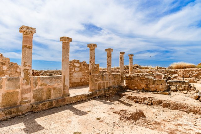 Paphos in Zypern: Hafenstadt der Königsgräber & Aphrodite