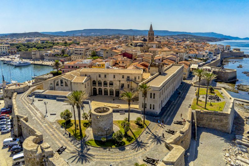 Alghero auf Sardinien: Sehenswürdigkeiten & Tipps zur Stadt