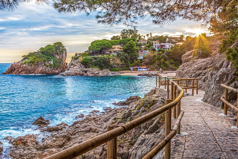 Girona: Sehenswürdigkeiten & Tipps zur spanischen Stadt
