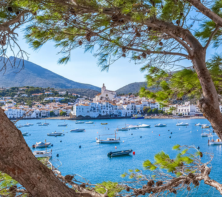 Cadaqués: Sehenswürdigkeiten & Strand des Orts in Spanien