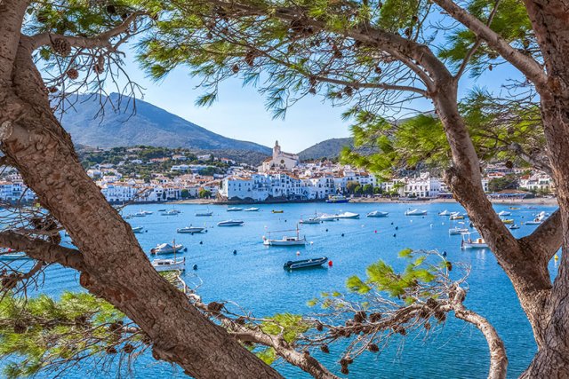 Cadaqués: Sehenswürdigkeiten & Strand des Orts in Spanien