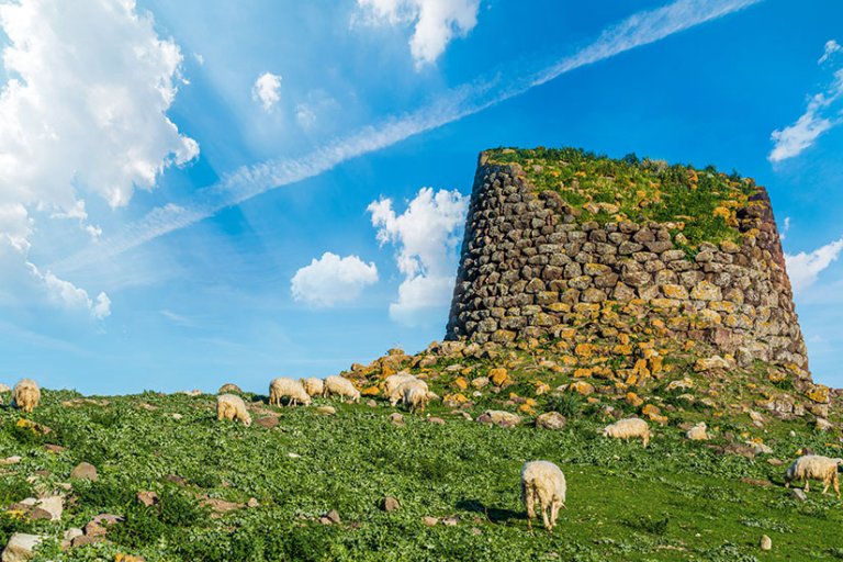 Villasimius: Strände & die Top Sehenswürdigkeiten im Ort