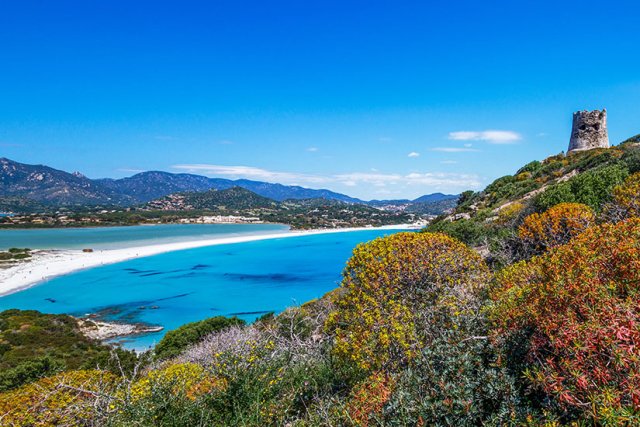 Villasimius: Strände & die Top Sehenswürdigkeiten im Ort