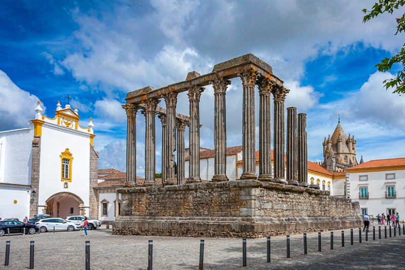 Évora: Sehenswürdigkeiten in der portugiesischen Stadt