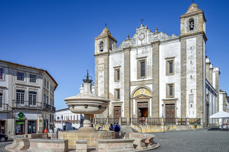 Évora: Sehenswürdigkeiten in der portugiesischen Stadt