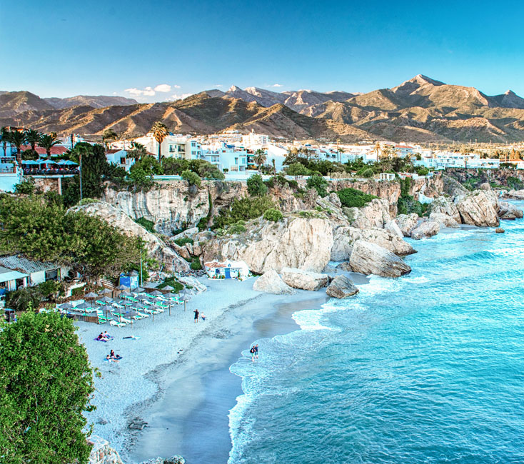 Nerja in Spanien: Strände & Sehenswürdigkeiten am Meer