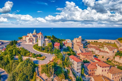 Ancona in Italien: Sehenswürdigkeiten, Strände & mehr