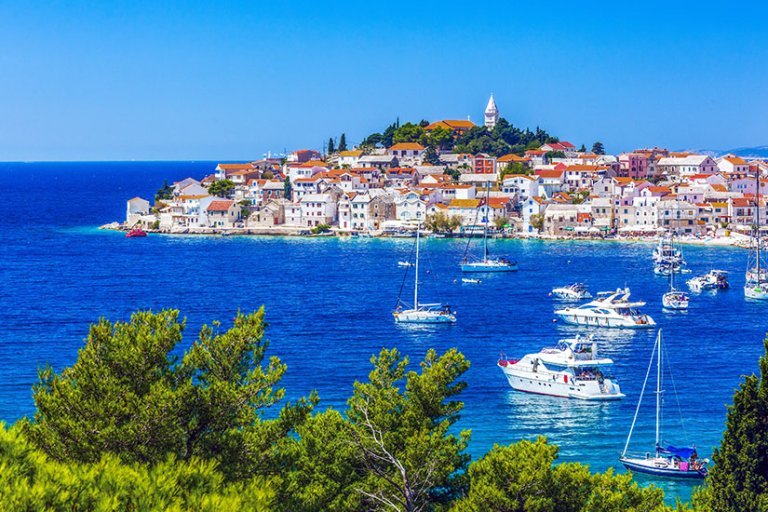 Primosten in Kroatien: Sehenswürdigkeiten & Top Strände