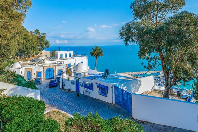 Sidi Bou Saïd in Tunesien: Sehenswürdigkeiten und Hafen
