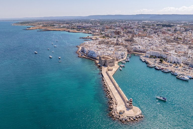 Monopoli in Italien: Strand & Tipps zum Ort in Apulien
