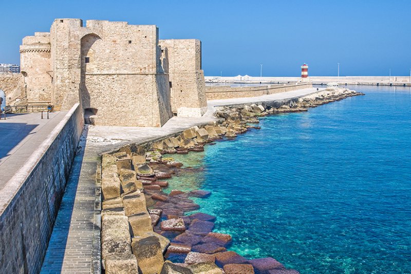 Monopoli in Italien: Strand & Tipps zum Ort in Apulien