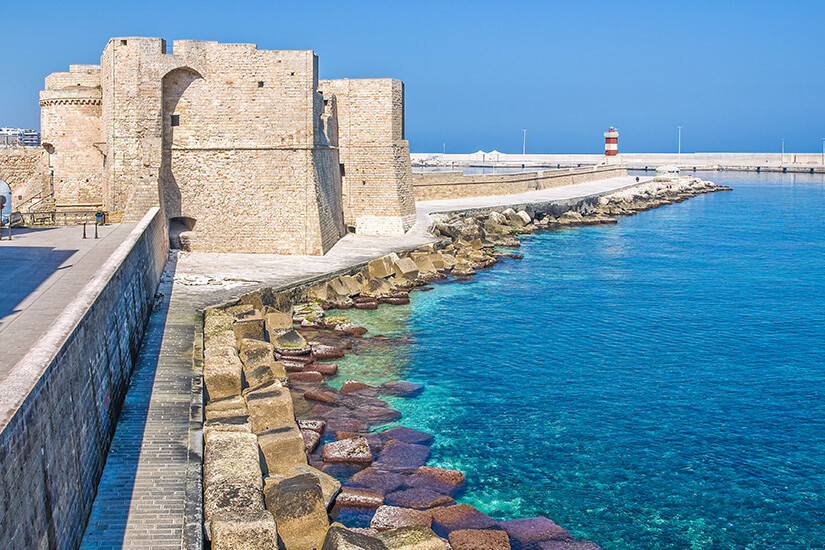 Monopoli in Italien: Strand & Tipps zum Ort in Apulien