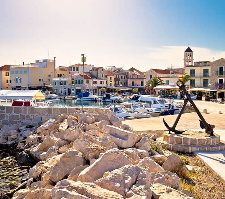 Vodice in Kroatien: Strand, Altstadt & Sehenswürdigkeiten