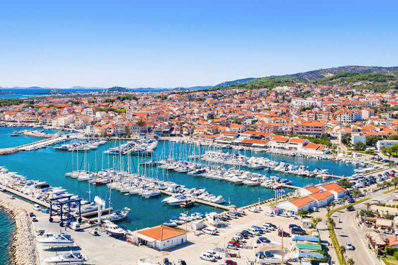 Vodice in Kroatien: Strand, Altstadt & Sehenswürdigkeiten