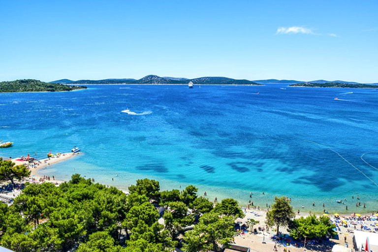 Vodice in Kroatien: Strand, Altstadt & Sehenswürdigkeiten