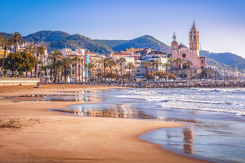 Sitges in Spanien: Strand, Hafen und Altstadt erleben
