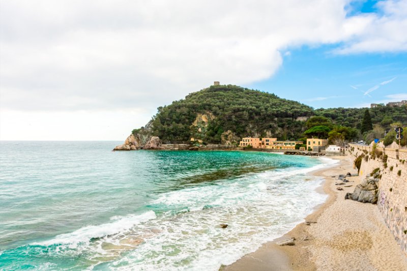 Finale Ligure in Italien: Strände, Altstadt & Geheimtipps