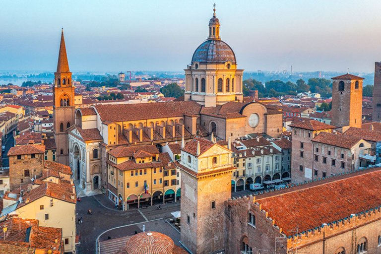 Mantua in Italien: Schloss, Altstadt und Geheimtipps