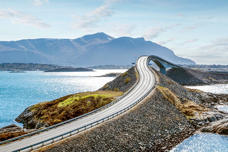 Molde in Norwegen: Marmorhöhle, Kirche und Angeln