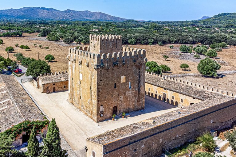 Capdepera erleben: Burg, Altstadt und Strand auf Mallorca